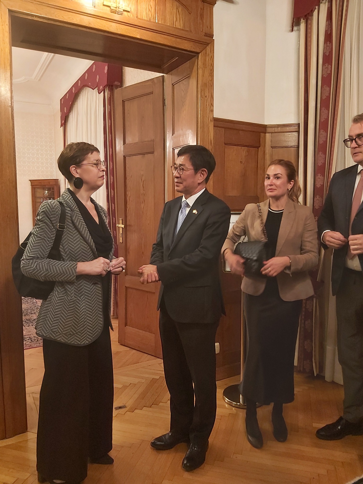 Ambassador Ham Sang-wook Meets with New Leadership of the Korea–Austria ...